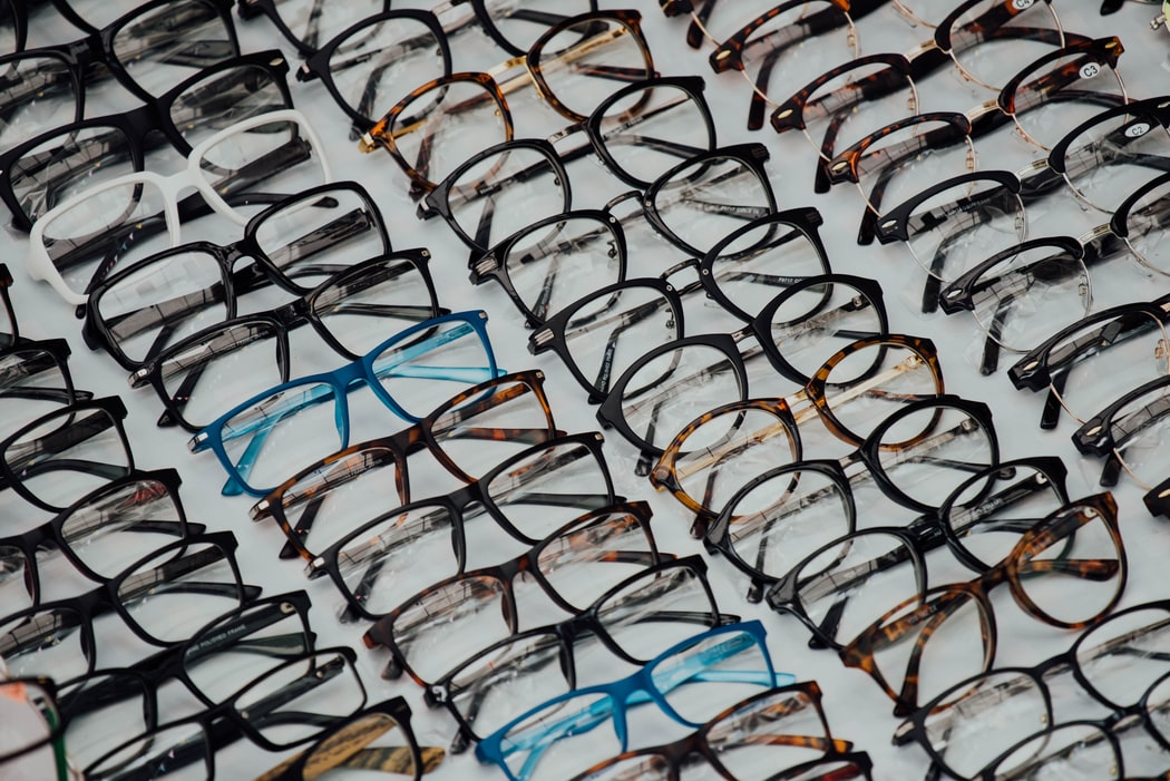 When and How did Glasses Become a Fashion Accessory? | Framesbuy