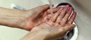 How to Remove Contact Lenses - A Guide for the Beginners