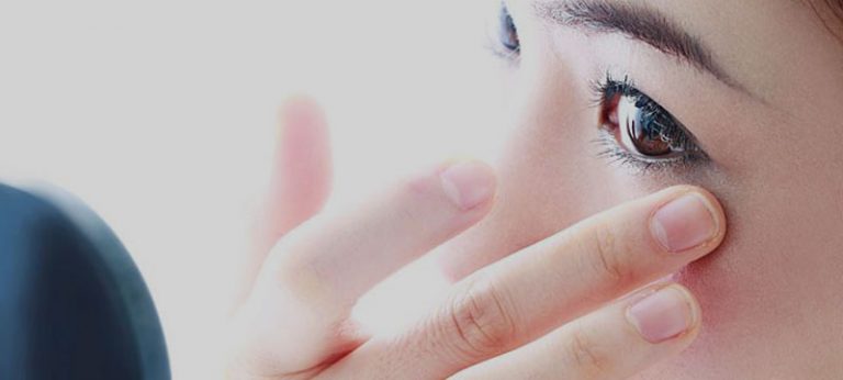 How to Remove Contact Lenses - A Guide for the Beginners